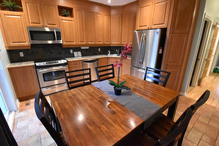 Beauty 4bd/2ba & Parking - 25% Off Stays 32 Days + - Montreal