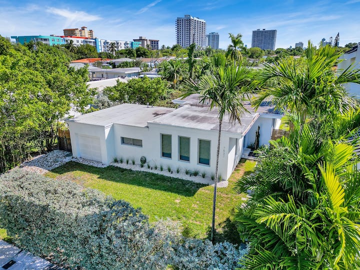 Amazing Island House With Great Design And Privacy - Miami