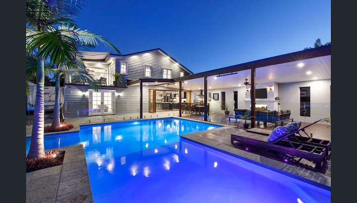 Stunning Hampton House On The Noosa River -Spa - Noosaville