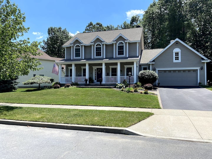 Exquisite Saratoga Home In A Quiet Neighborhood - Saratoga Springs, NY