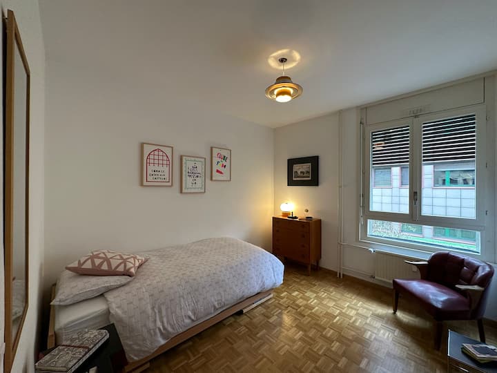 Cosy Room In Midcentury Apartment - Ginebra