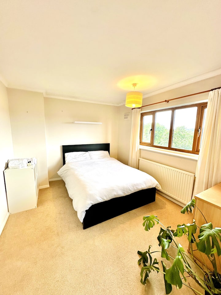 Double Bedroom In Exeter, Devon - Topsham