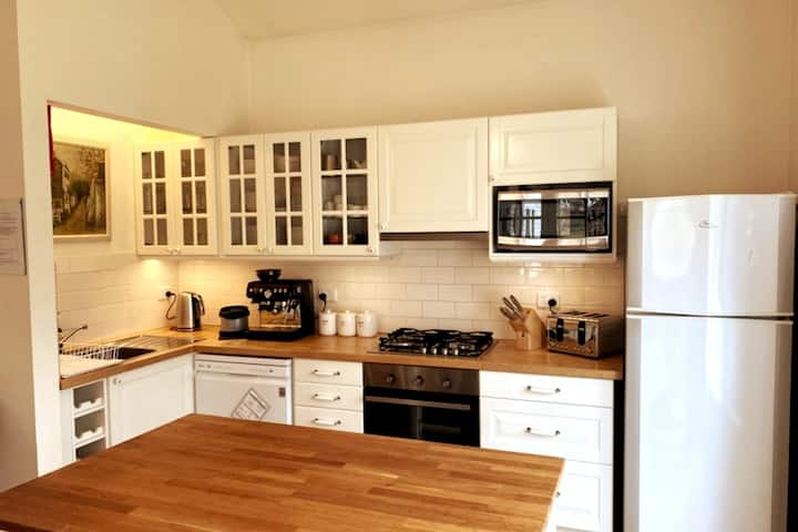 Andrea's White House Mini Residence * Sleeps 6 - Perisher Ski Resort