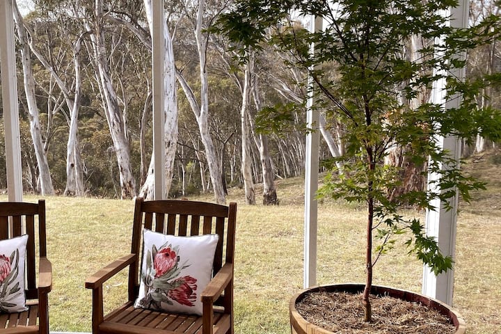 Andrea's White House Residence - Perfect For 10 - Perisher Ski Resort