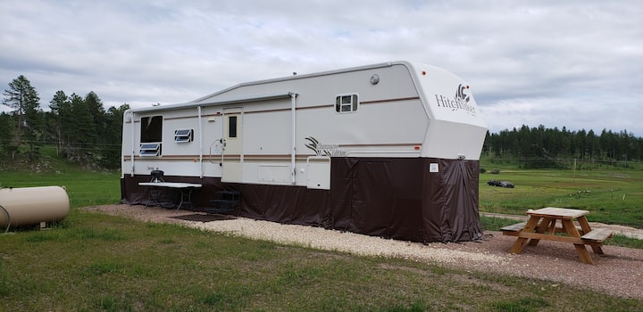 Comfortable Country Camper - Custer, SD