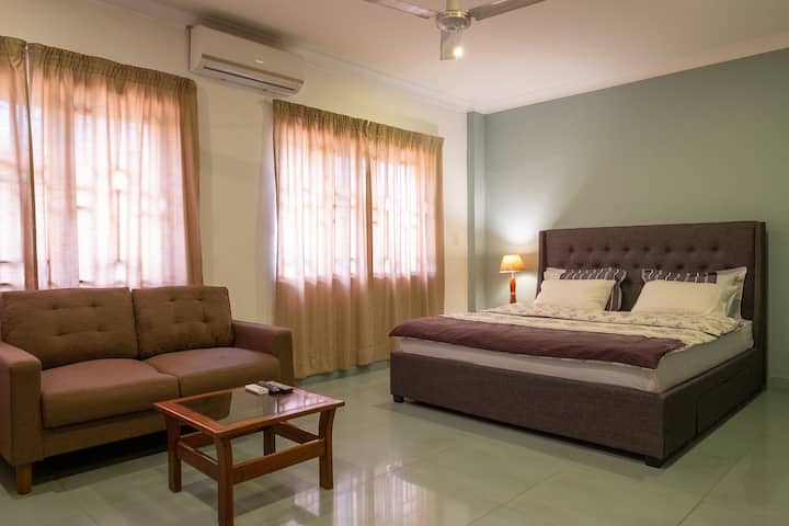 Cosy 22 Sqm Double Room W/en-suite - Ghana