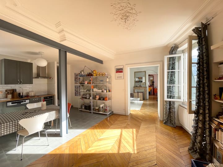 Sunny & Spacious Family Flat In The Heart Of Paris - Paris