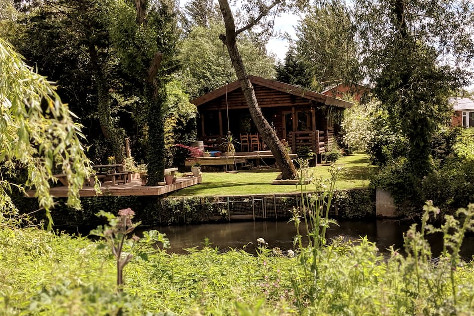 Great Britain Vacation Rentals with a Hot Tub | Airbnb