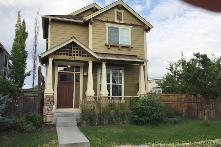 Old Town Family Friendly Retreat! - Wellington, CO