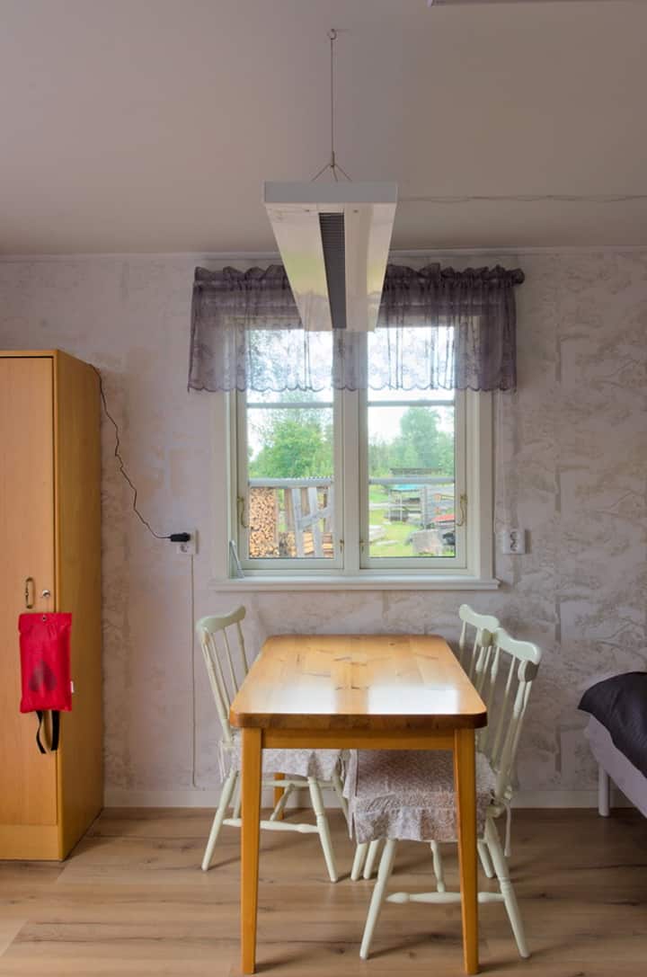 Enkelt Rum Med Stor Parkering - Sandviken