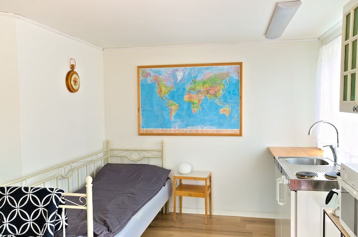 Enkelt Rum Med Stor Parkering - Sandviken