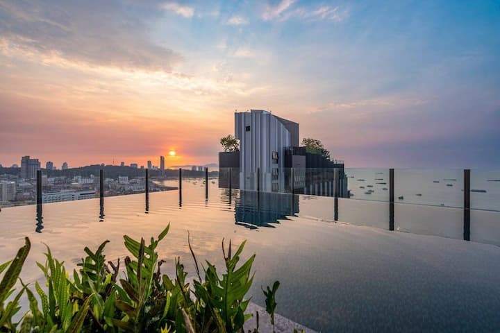 【The Base】自由行首选！芭提雅市中心顶楼泳池公寓！享受欢愉！ - Pattaya
