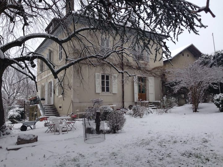 Charming 19th Century House With 5 Bedrooms - Kanton Genf