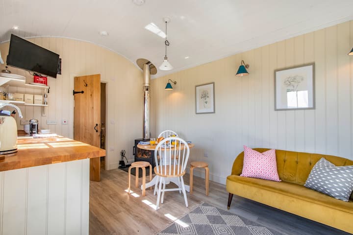 Charming Shepherd’s Hut In Countryside - Callander