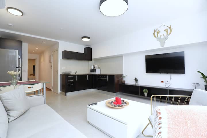 Luxury Apartment Next To Rothschild Avenue - Tel Aviv