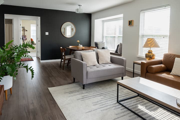 Light Filled Condo Near Zilker + Lamar + Downtown - Austin, TX