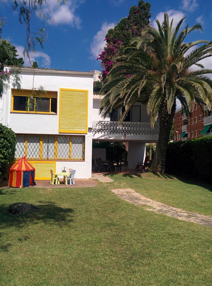 1 Minute Walk To The Beach. Unique Location - Torredembarra