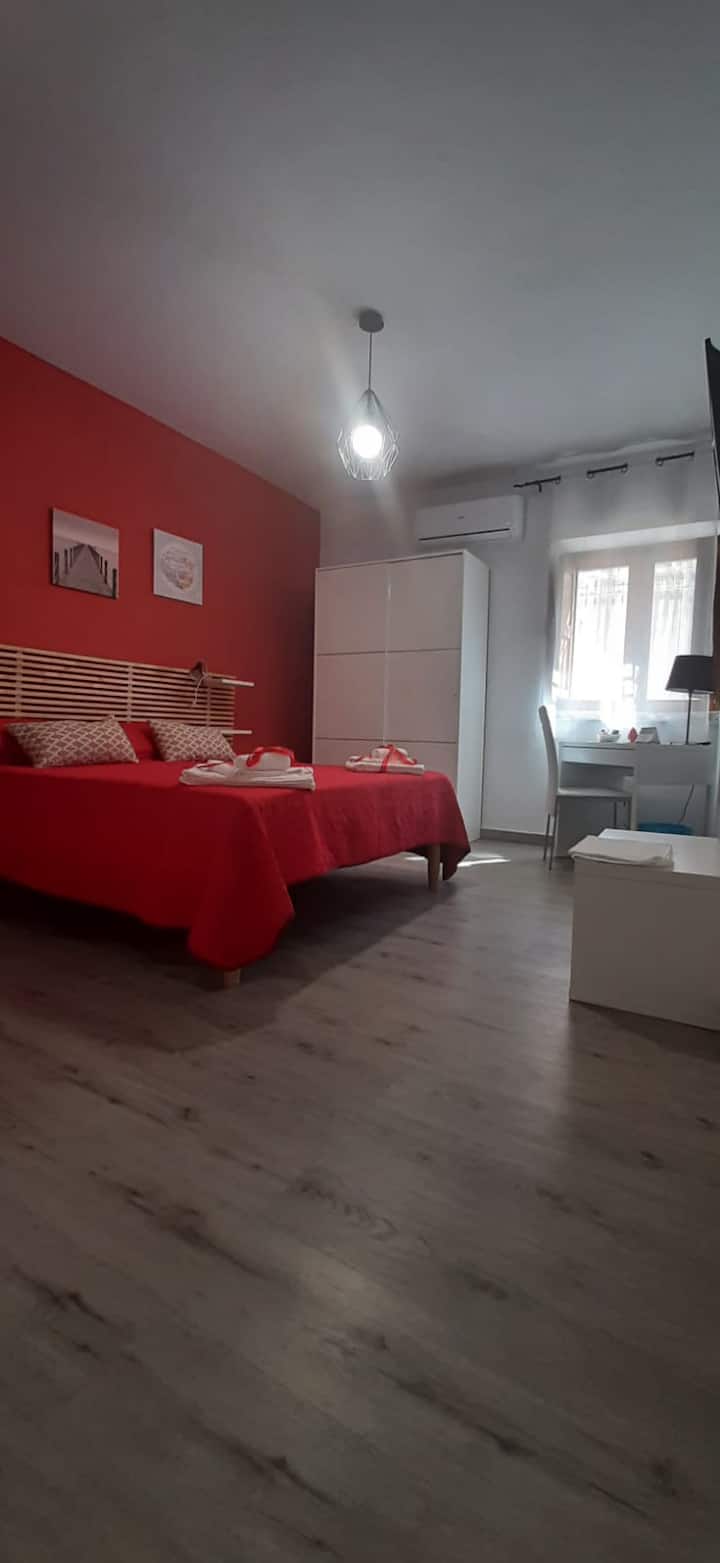 Room Red Con Bagno Interno In Centro B&b Homevisit - Agrigento