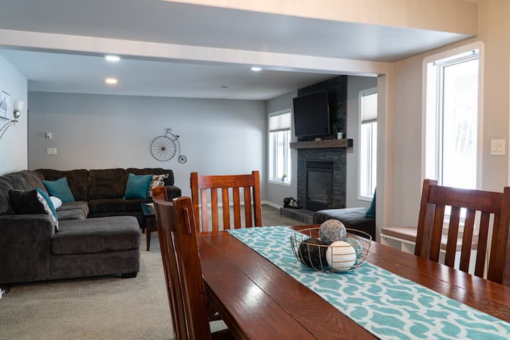Golden Accommodations - 2 Bedrooms Full Kitchen - Golden