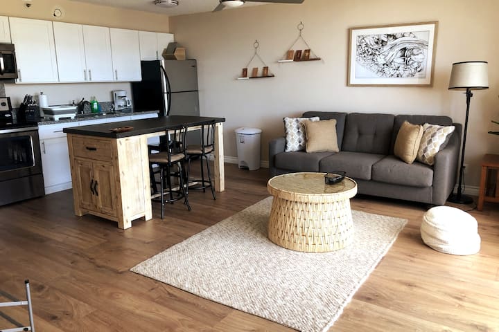 High Fl 1br Waikiki Banyan Includes Parking + Wifi - Kailua, HI