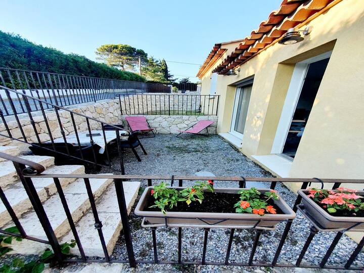 F2 Neuf Calme Climatisé Wifi Parking  - 2,8 Km Mer - Saint Paul de Vence