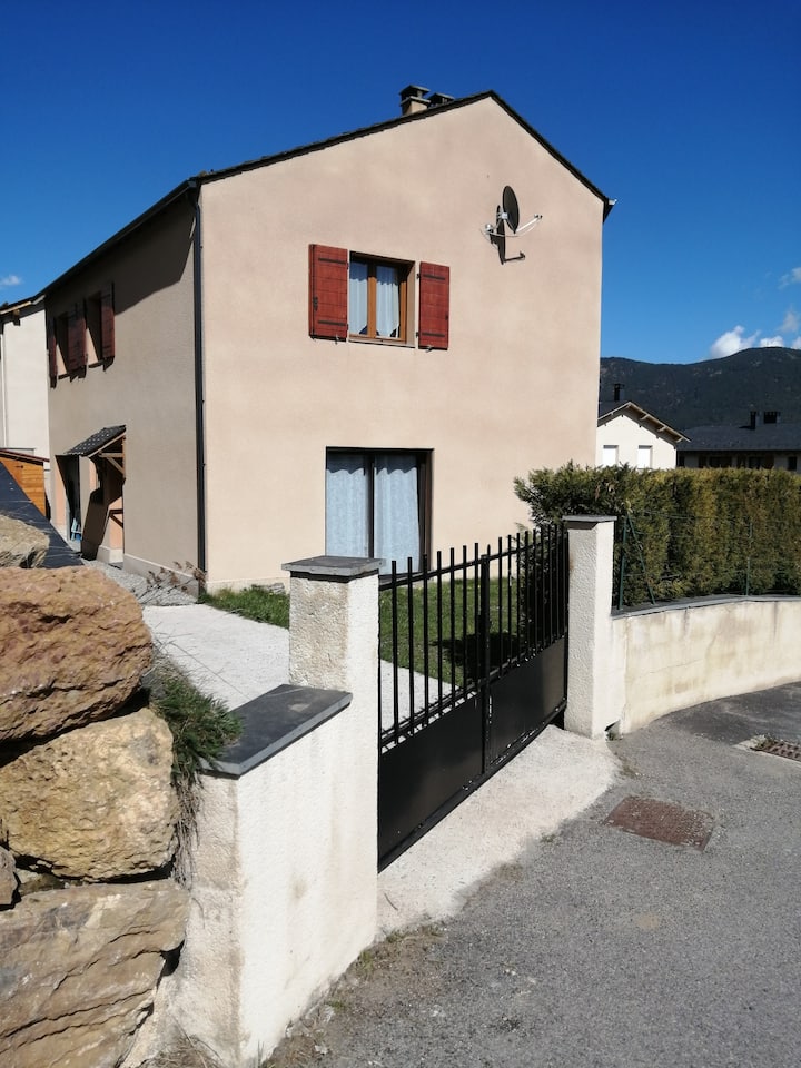 Chalet Cosy Sur 3 Faces, Jardin Clos Et Plat - Matemale