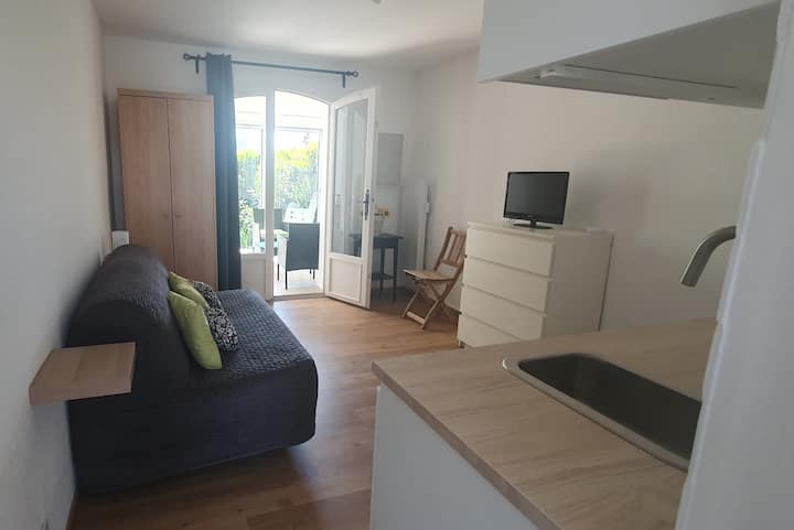 Charmant Studio Véranda 800m Du Port Et Des Plages - La Londe-les-Maures