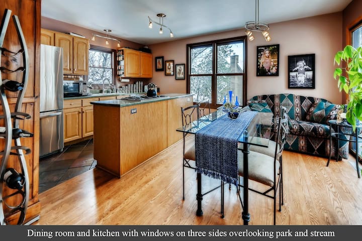 Sunny Room In Stylish Home On Park - Boulder, CO