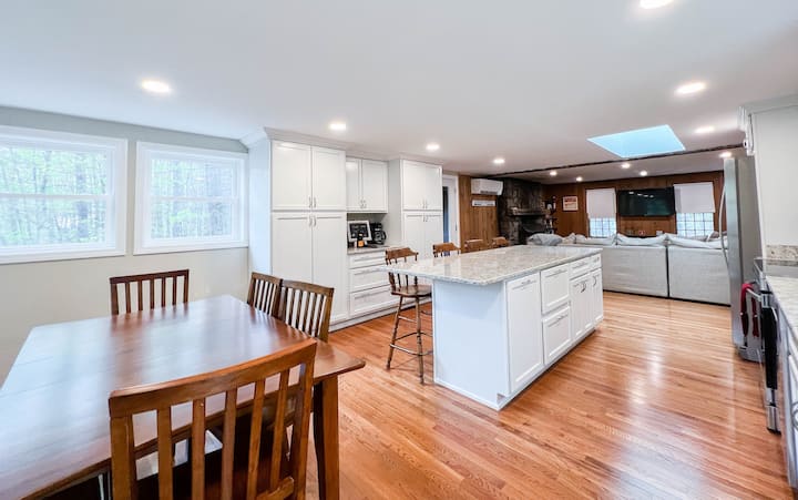 Remoat House | Spacious And Close To Everything! - North Conway, NH