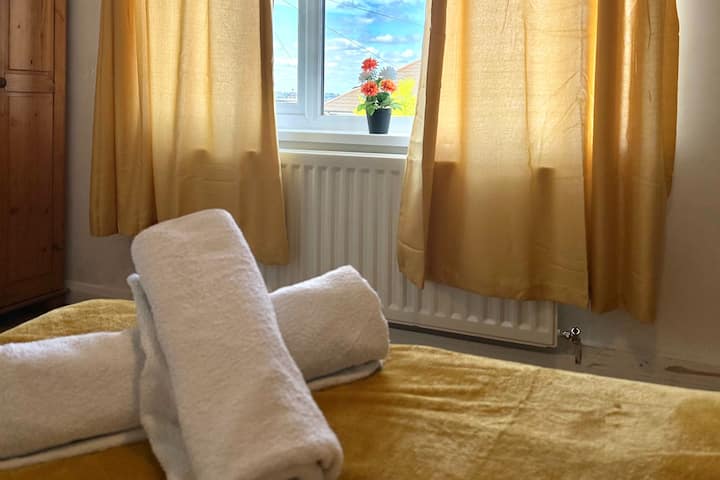 Langdale House 4 Bedroom 8 Beds 3 Bathrooms - イギリス ダービー