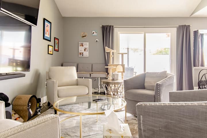 Private Master Queen Bedroom With Ensuite Bathroom - Kenner, LA