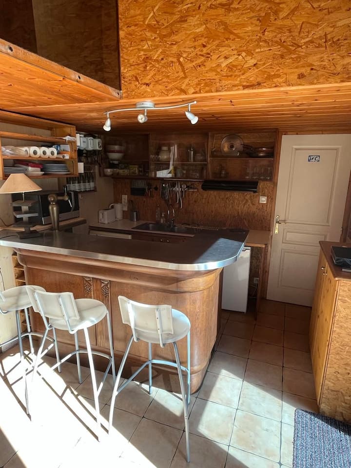 Maisonnette Sur Cours Avec Parking - Lyon