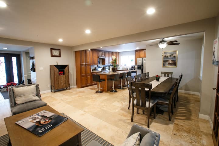 Spacious 4 Bedroom 2 Bath In Central Orange County - Orange, CA