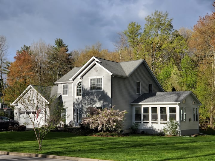 Beautiful Family Home In Saratoga Springs - Saratoga Springs, NY