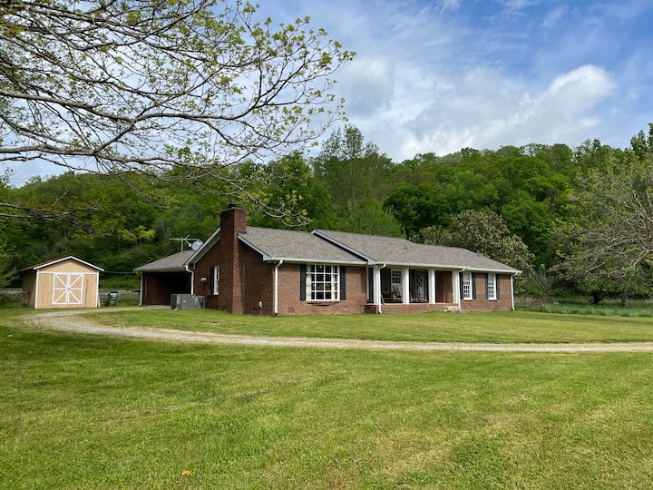 Fork Inn's Southern Hospitality Ranch /Hottub Opt - Fairview, TN