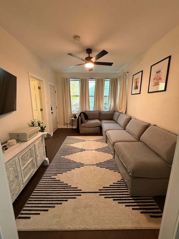 Bright 2 Bedroom In Brighton Park W/parking! - Burbank, IL