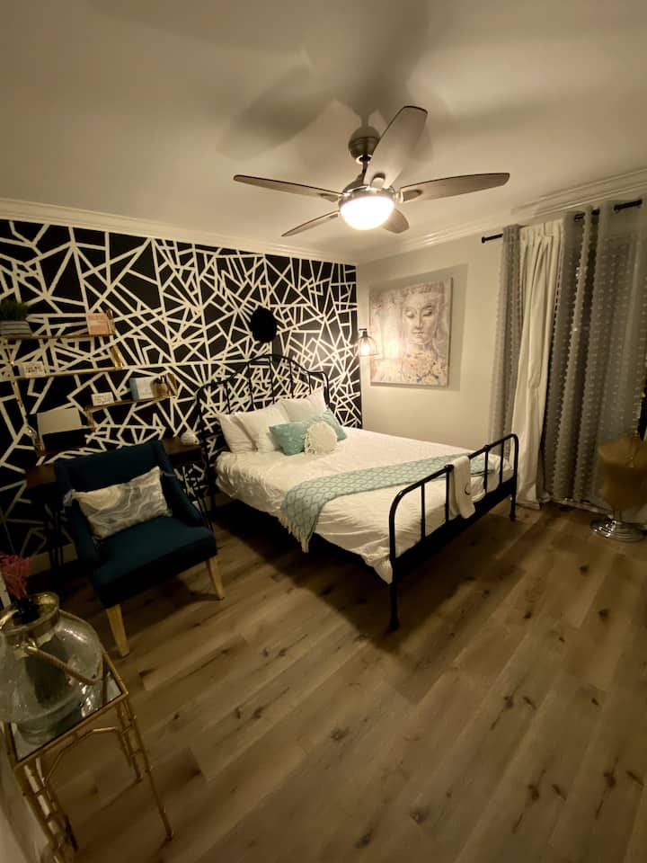 Laguna’s Modern Cottage - Laguna Beach, CA