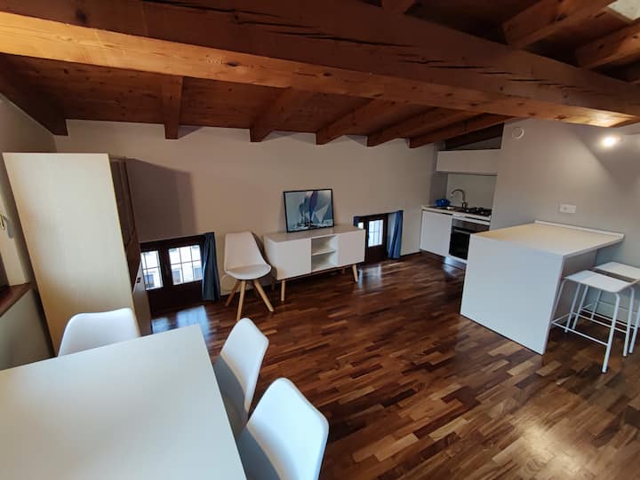 Feature Attic In Center Front Lake - Ledro