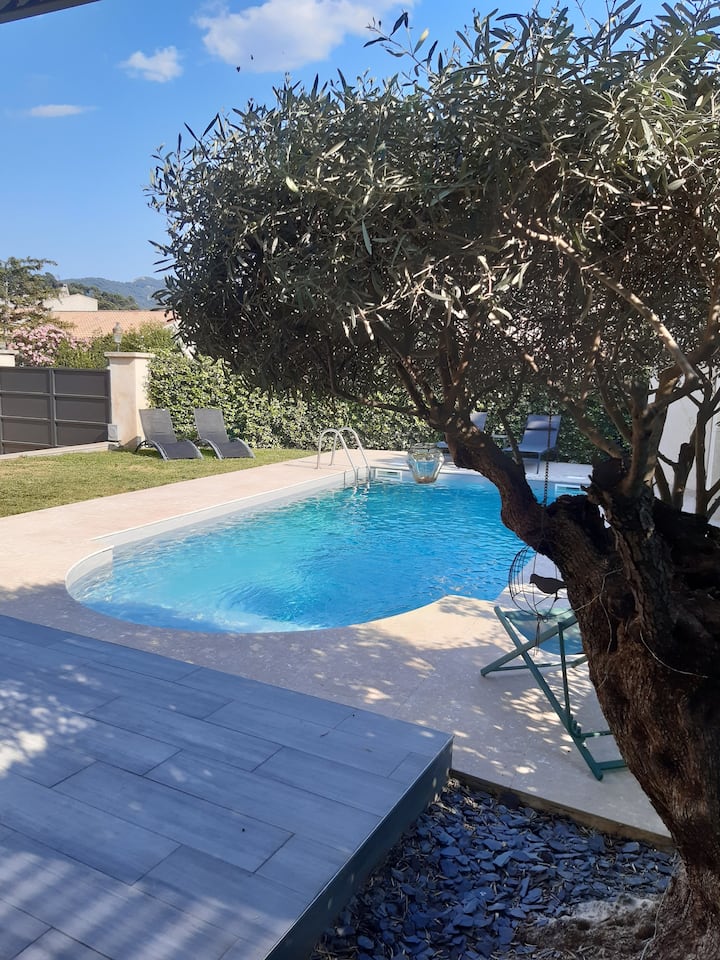 Villa à Gémenos Entre Cassis, Aix Et Marseille - Aubagne