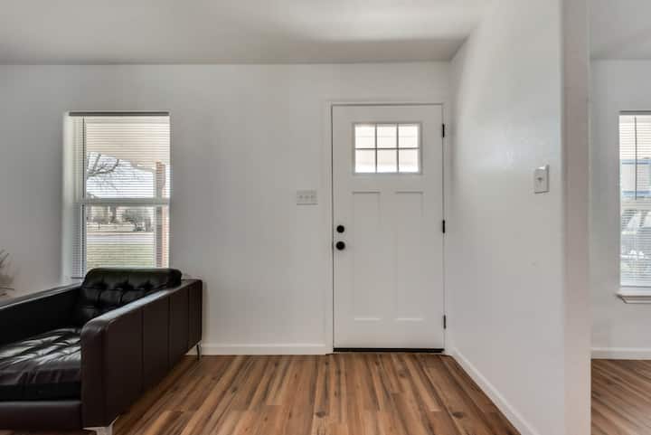 House Close To Billy Bobs And Justin Arena 12 Min. - Montserrat Road – Fort Worth
