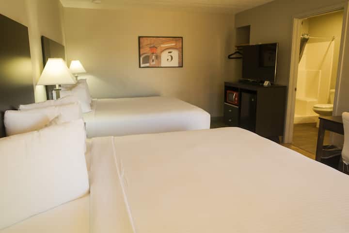 Americana Modern Hotel, King King Pet Friendly - Redding, CA