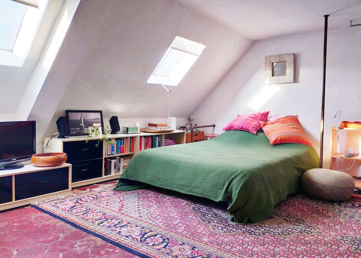 Private Studio With A View, In Famous Le Marais - Paris