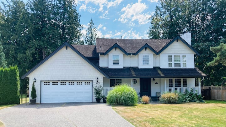 Contemporary Walnut Grove Suite - Langley