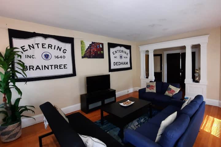 1ec Remodeled Expansive Home, Off Street Parking - Dedham, MA
