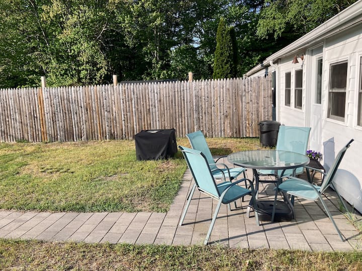 Quiet 3 Br Beachtown Apartment 1 Mile To The Beach - Scarborough, ME