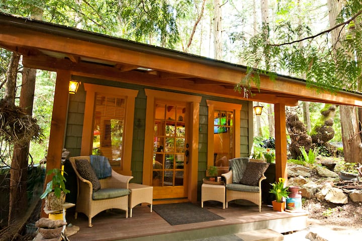 Sanctuary Cabin Cozy Quiet Trees Beach, Ferry Yyj - Sidney