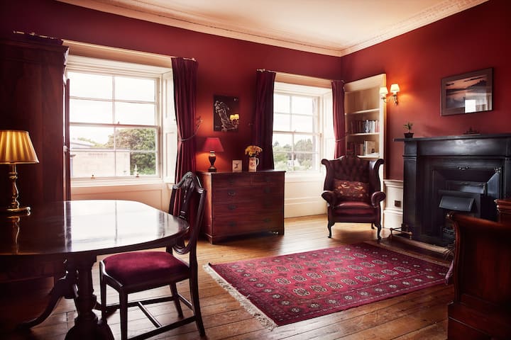 Charming Georgian Flat In Great Location - Leith