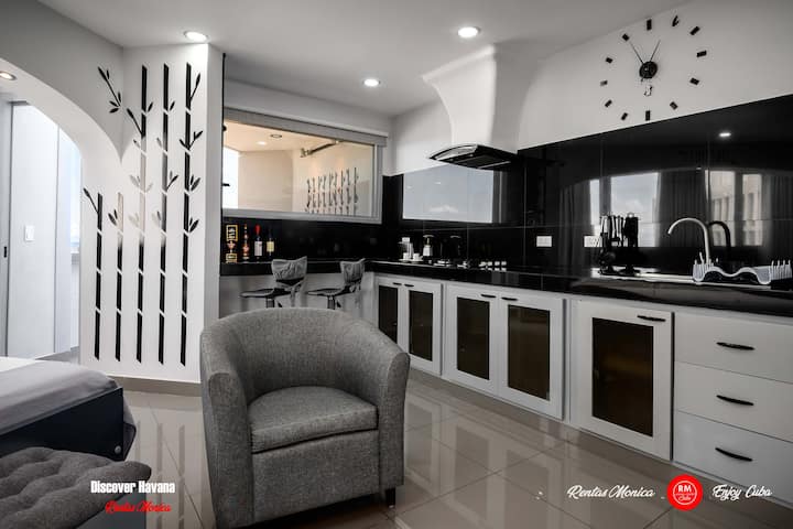 Vedado Serenity, Ocean View, Electricity 24/7 Wifi - Havana