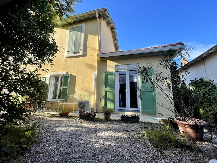 Grand Studio Climatisé Dans Maison Provençale - Fréjus