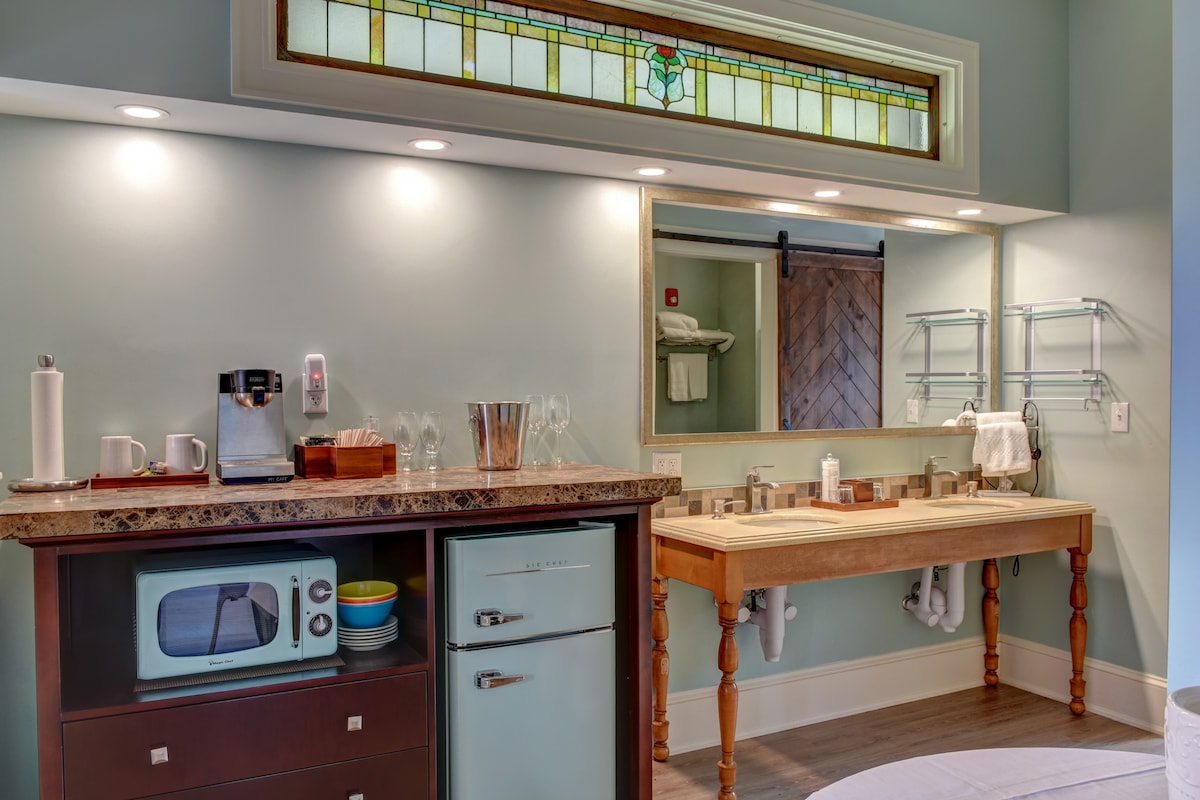 Ensign House Room - Apartments for Rent in Simsbury, Connecticut ...